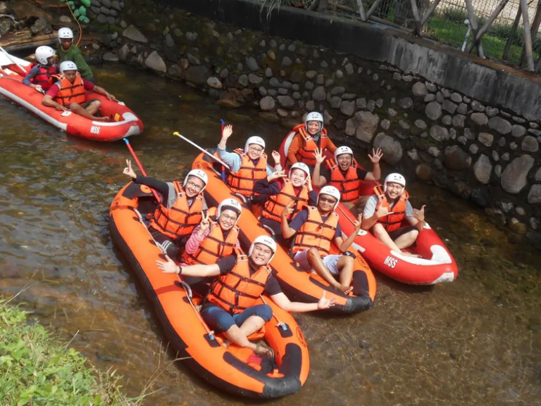 River Tubing Sari Ater: Tiket Masuk, Rute, Daya Tarik - Bolu Susu Lembang
