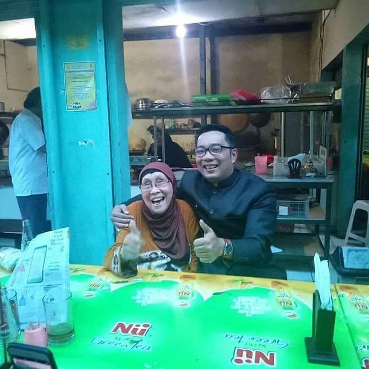 Warung Nasi Bu Eha, Kuliner Legendaris Sudah Berdiri Sejak 1947 - Bolu Susu Lembang