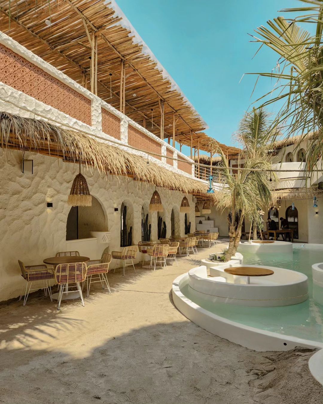 Hello Summer Bandung, Cafe Ala Beach Club Bali di Bandung - Bolu Susu ...